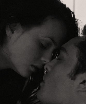 Страстные гифки с поцелуями (50 картинок) ⋆ GifFun.ru